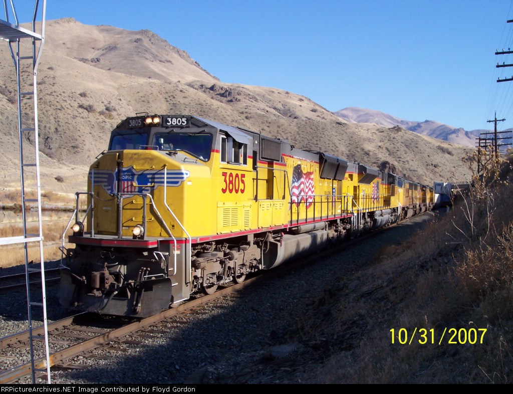 UP 3805 is the lead unit of a five unit westbound UP double stack